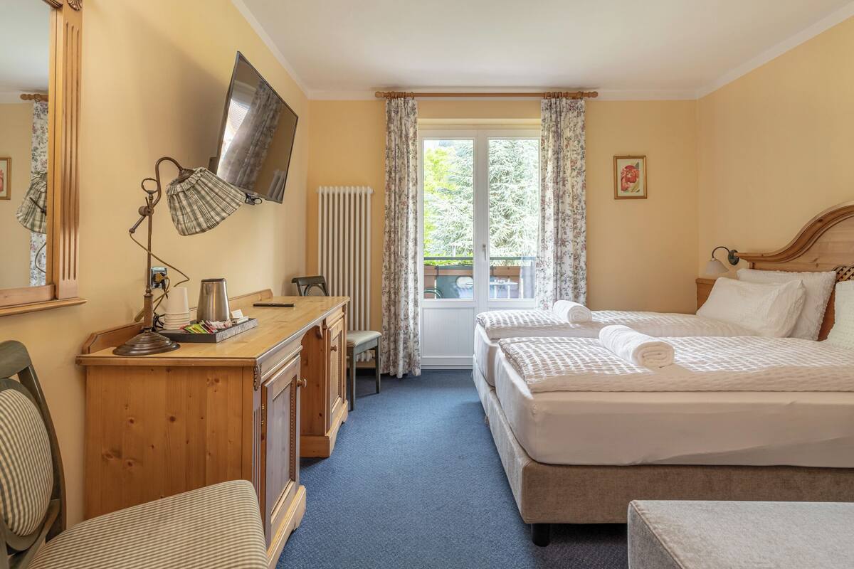Quarto Duplo ou Twin Comfort, varanda, vista para a montanha | Wi-fi grátis 