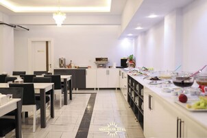 Pequeno-almoço tipo buffet diário incluído 