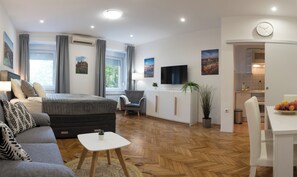 Apartamento Familiar, vista para o pátio | Sala de estar