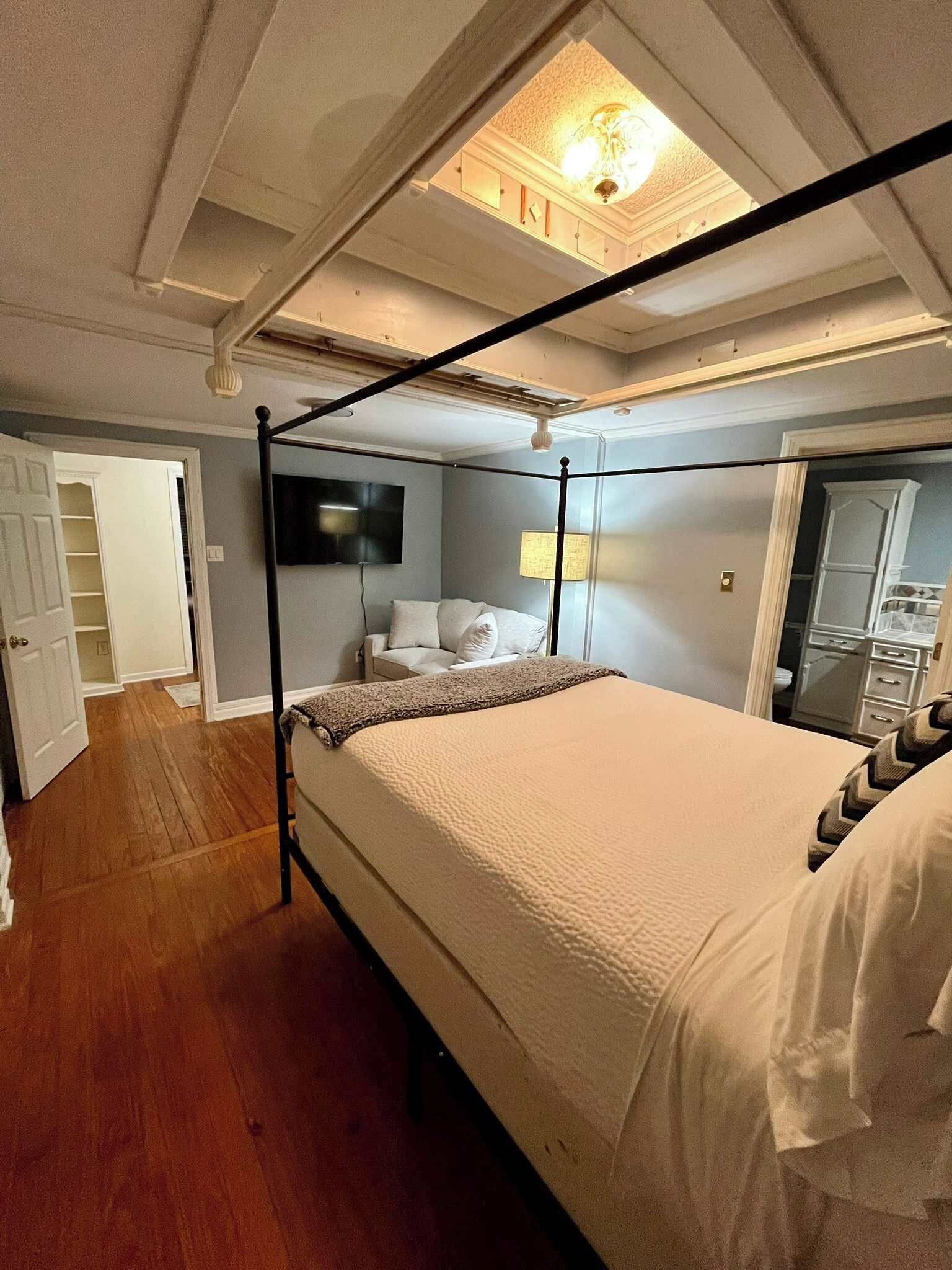 Casa | 6 quartos, secretária, internet de alta velocidade 