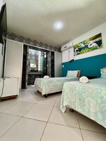 Quarto casal ou duplo conforto, vista para o jardim | Individualmente decorados, individualmente mobiliados, escrivaninha