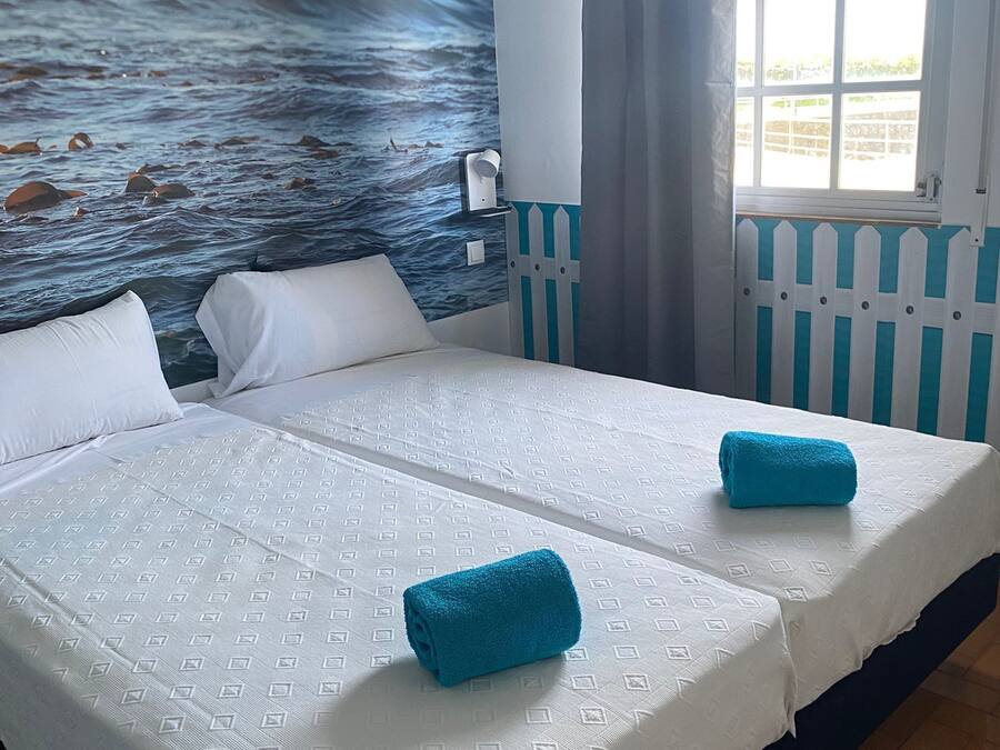 Quarto Duplo ou Twin, vista para a praia | Wi-fi grátis