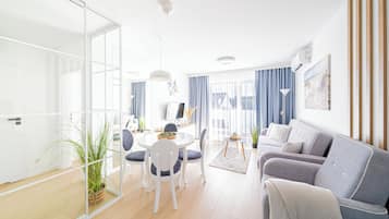 Apartamento, kitchenette, vista para o pátio | 1 quarto, cofre no quarto