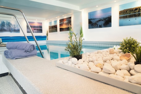 Piscina estreita. Hotel Diekseequell