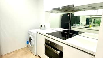 Apartamento família, vista para a cidade | Cozinha privada