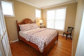 Casa, várias camas, banheira de hidromassagem, vista para o jardim | 4 quartos, com decoração personalizada, com mobília individualizada 