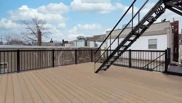Suíte, 3 quartos, varanda, vista para a cidade | Terraço/pátio