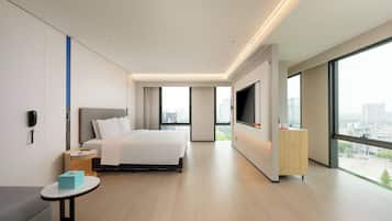 Quarto Standard, 1 cama king-size e sofá-cama | Cortinas/cortinados opacos, Wi-fi grátis, roupa de cama fornecida