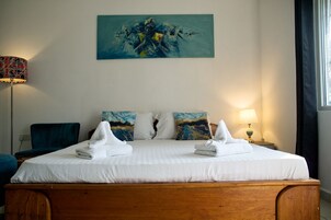 Quarto casal luxo, vista para a piscina | Cortinas blackout, quartos à prova de som, ferros/tábuas de passar roupa