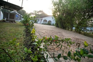 Quarto Duplo Deluxe, vista para a piscina | Terraço/pátio interior