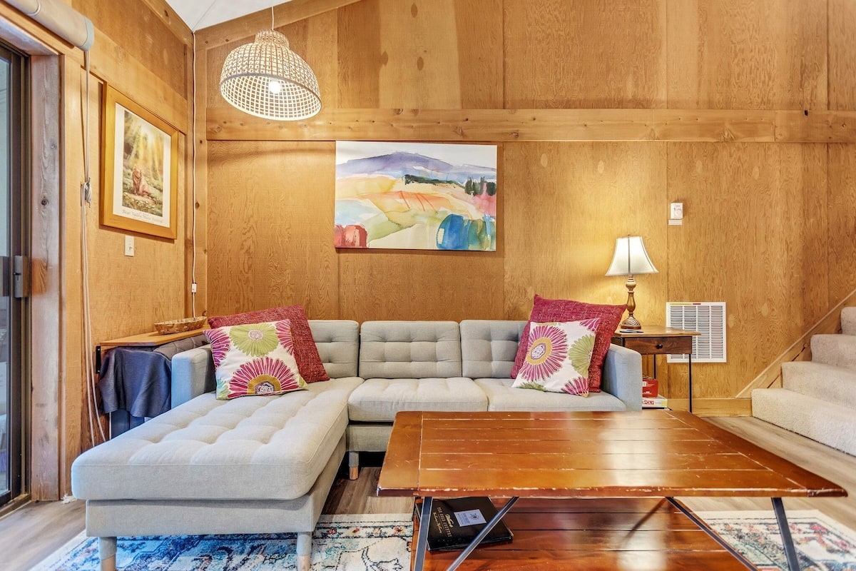 Apartamento em Condomínio Fechado, 1 quarto | Sala de estar | Smart TV