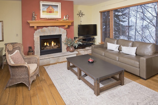 Edwards Co - Aspen Snowmasswood Lodge Vacation Rentals - Edwards, CO