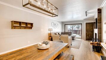 Apartamento em Condomínio Fechado, 1 quarto | Sala de estar