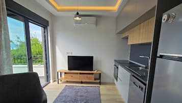Suíte luxo, 1 quarto, sacada, vista para o mar | Área de estar