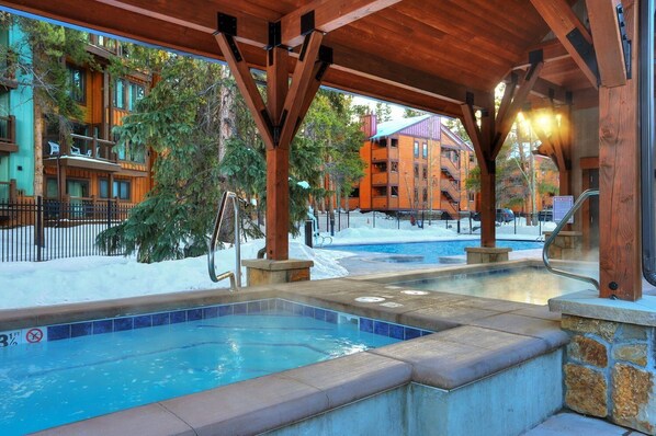 Condo, 2 quartos | Piscina