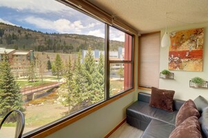 Apartamento em Condomínio Fechado, 1 quarto | Sala de estar