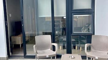 Apartamento básico, varanda | Terraço/pátio