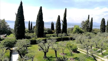 Quarto Duplo Standard, 1 cama queen-size, vista para o lago, junto ao jardim | Vista para o lago