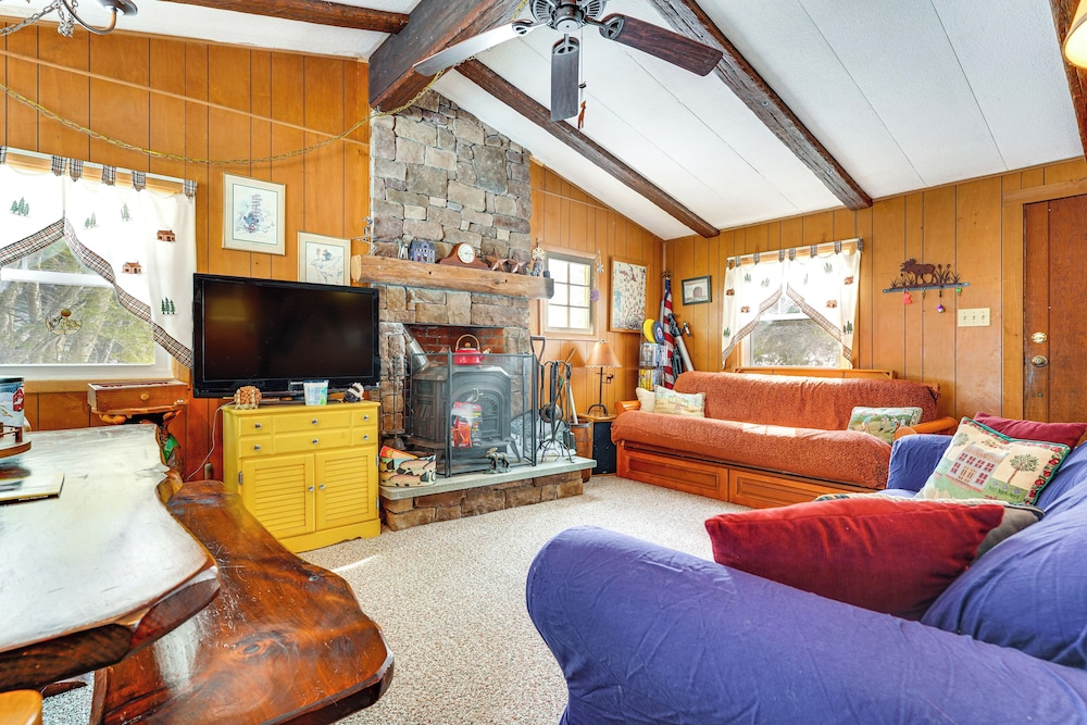 Hike, Ski & Unwind: Cabin W/ Deck In Chester! - Grafton, VT