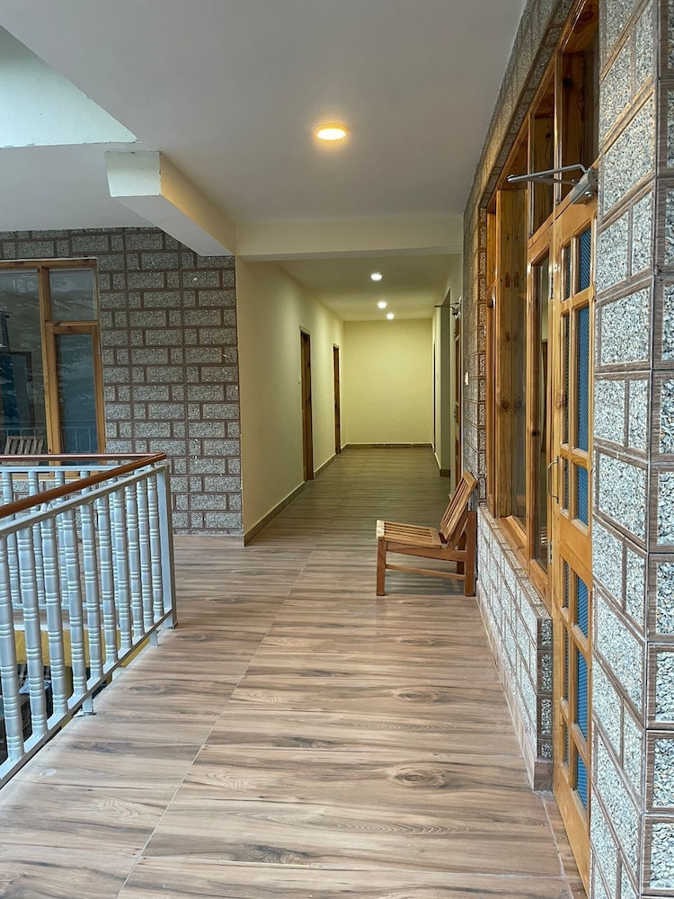 Universal Guest House - Manali