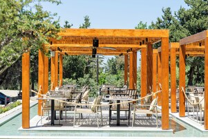 2 restaurantes, café da manhã, culinária internacional