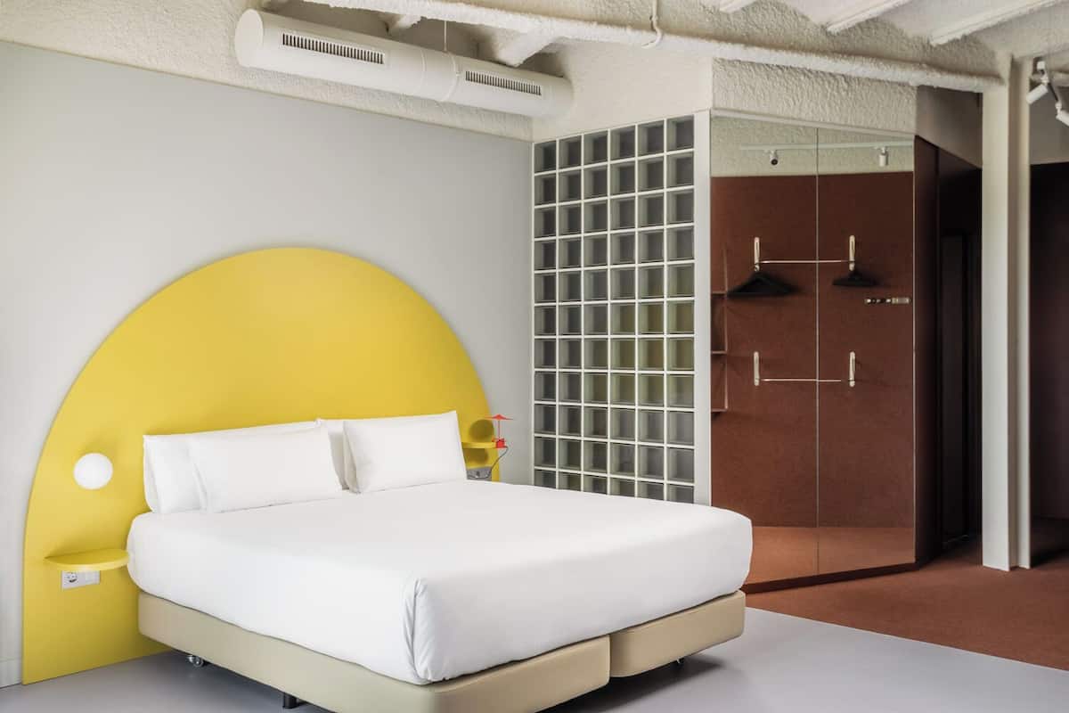 Secretária, Wi-fi grátis, roupa de cama fornecida