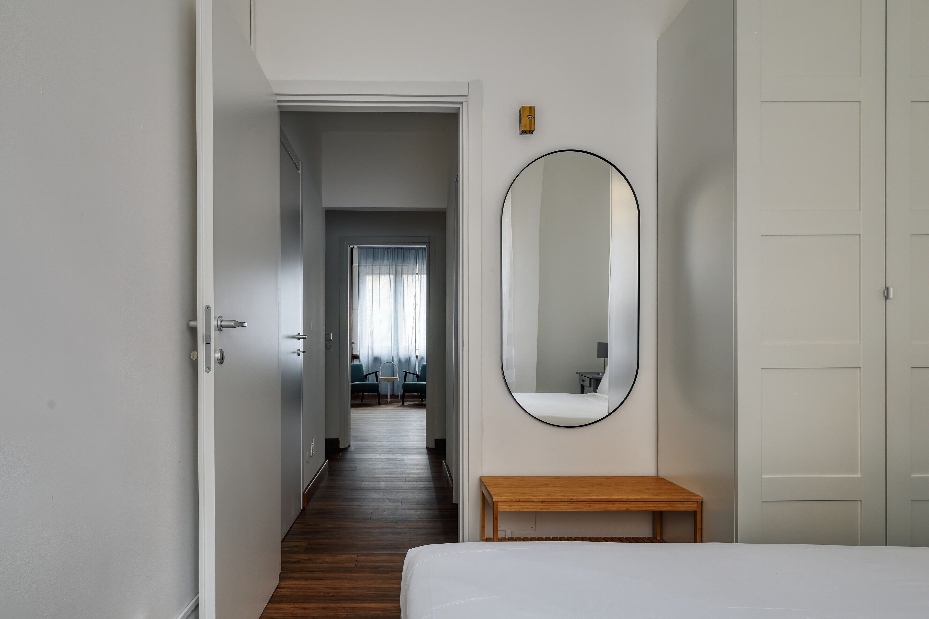 Apartamento, 3 quartos, varanda | 3 quartos, secretária, secretária adequada para computadores portáteis 