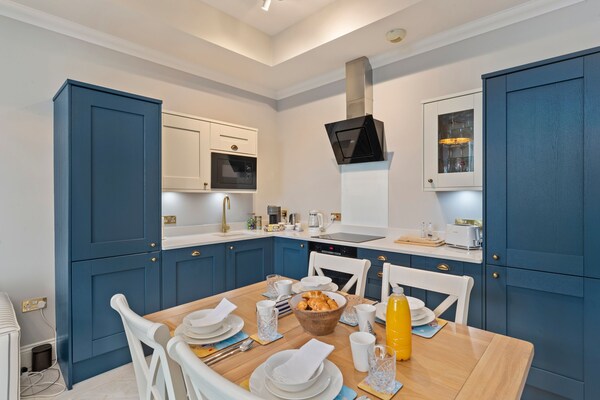 10 Mansion House - Indoor Pool Sea Views Gym - Tenby