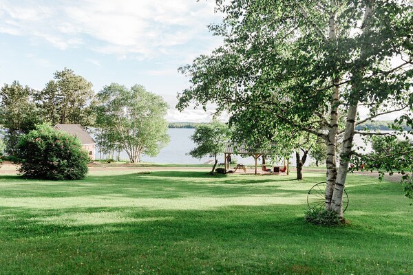 Portage Lakeside Cabins - Maine