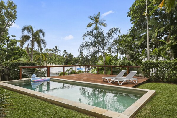Ocean Horizons- Stylish 2br Trinity Beach Retreat | Private Parking & Pool Access - Trinity Beach