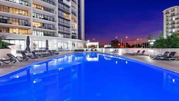 Piscina interna, piscina externa