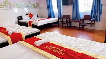 Quarto casal básico | Escrivaninha, Wi-Fi de cortesia