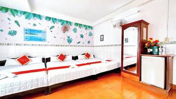 Quarto Quádruplo Básico | Secretária, Wi-fi grátis