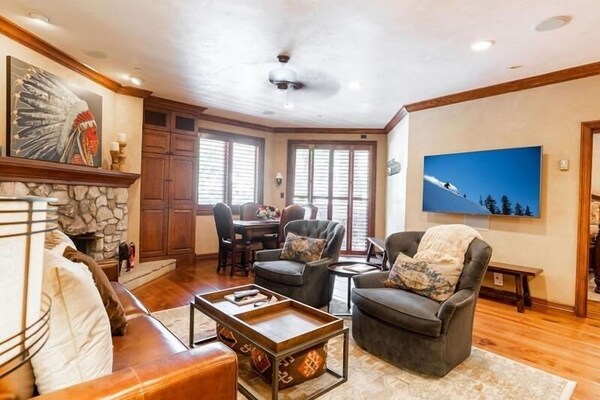 Beaver Creek Resort Co - Townsend Place & Strawberry Park Condos - Beaver Creek, CO