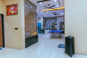 Vila superluxo, 6 quartos, piscina particular, no jardim | Atividades infantis