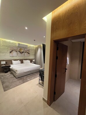 Apartamento de Luxo, 2 quartos | Edredões de penas, Wi-fi grátis, roupa de cama fornecida 