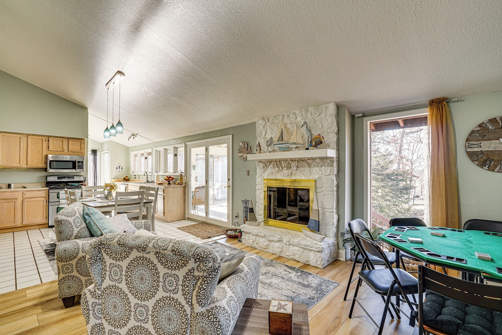 Luxury Lake Home, Amazing Views, Resort Amenities - Sunrise Beach, MO
