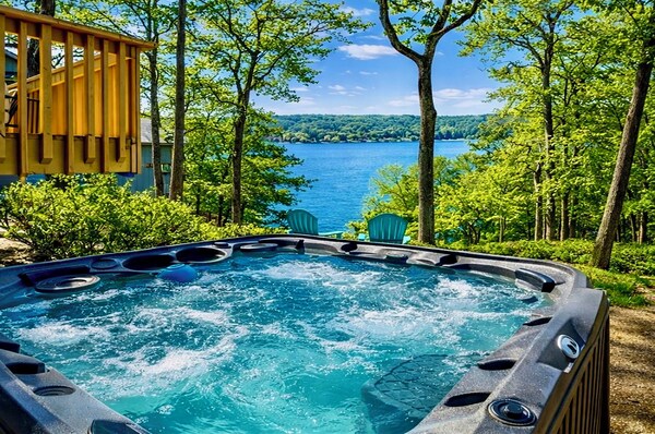 Luxury Lake Home, Amazing Views, Resort Amenities - Camdenton, MO