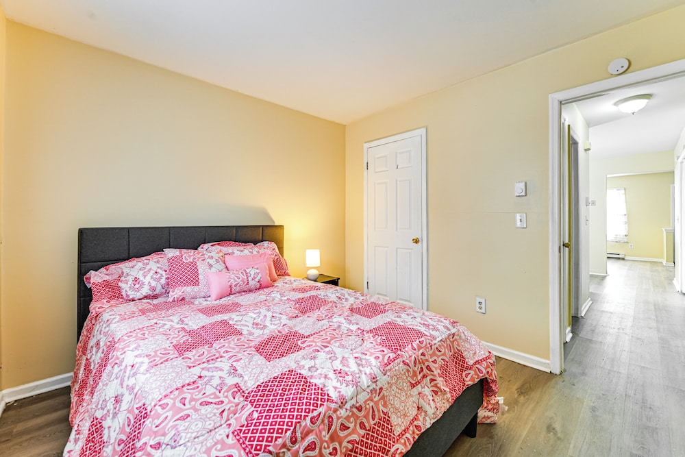 Near Hospitals: Home W/ Yard In Albany! - Albany, NY