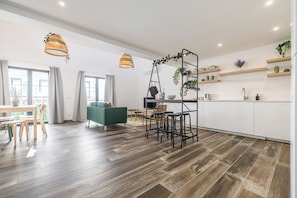 Duplex apartment with terrace | Cozinha privada | Geladeira, micro-ondas, fogão, cooktop