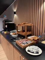 Pequeno-almoço tipo buffet diário (16.50 EUR por pessoa) 