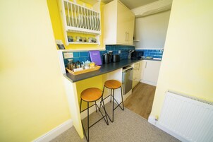 Apartamento Familiar, vista para o rio | Kitchenette privada | Uma chaleira elétrica