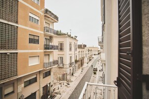 Quarto Duplo Superior, 1 cama king-size, varanda, Vista para a cidade | Vista para a cidade