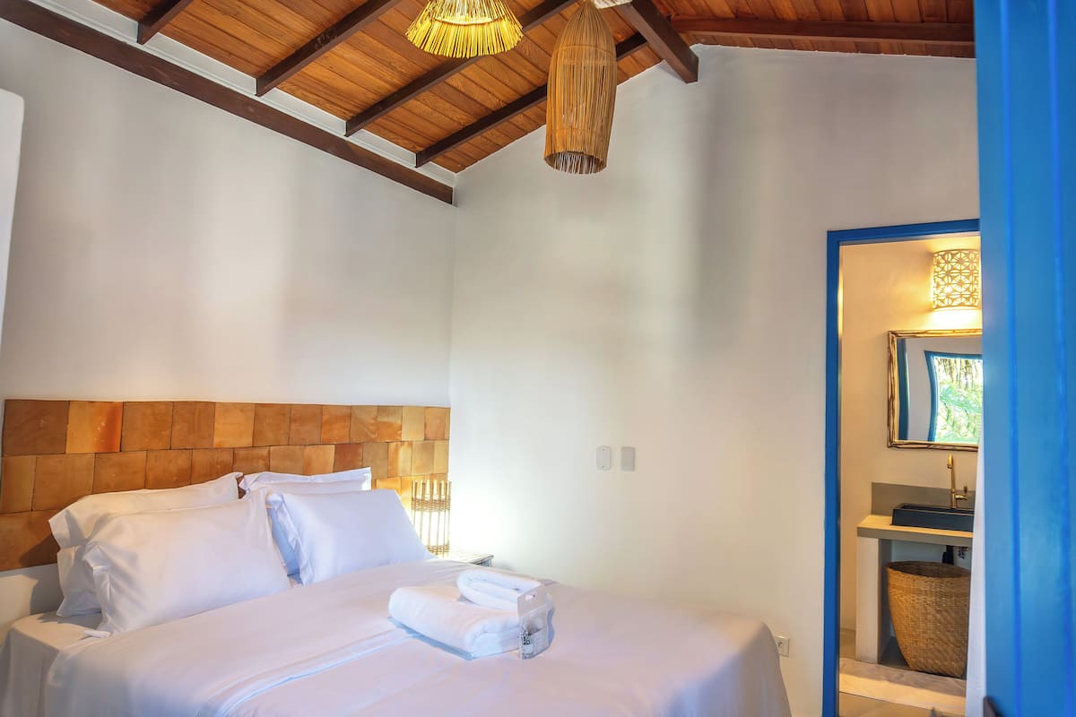 Minibar, cortinas/cortinados opacos, ferro/tábua de engomar