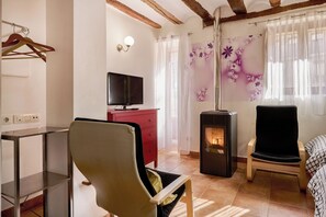 Estúdio Básico, Vista para a cidade | Sala de estar | TV de ecrã plano