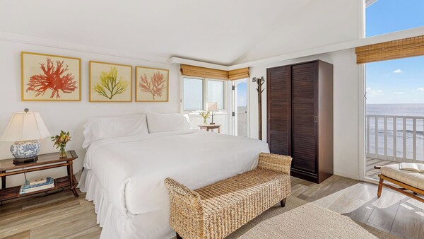 Unbeatable Beachfront Bliss W/ Ocean Views, Luxe Interiors & Patio Beach Road - San Clemente, CA