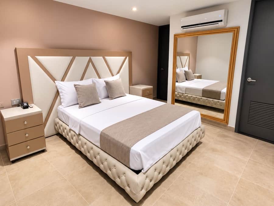 Quarto Duplo | Roupa de alta qualidade, Wi-fi grátis, com decoração personalizada