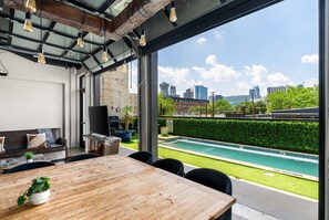 Casa de Férias Superior, vários quartos, vista para a piscina | Vista do quarto