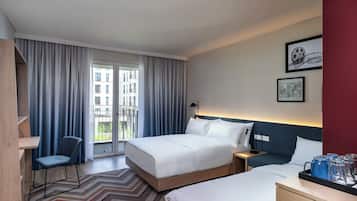 Quarto, 1 cama queen-size e sofá-cama | Minibar, cofre no quarto