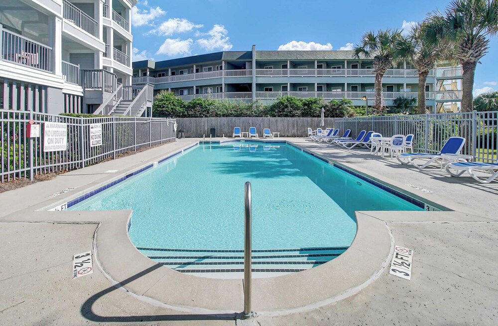 Beachfront 3bdr Condo W/ Pool & Deck Ocean Views Ocean Blvd #102 By Avantstay - Isle of Palms, SC